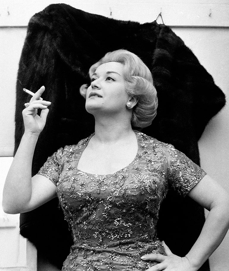 Birth Chart Flo Sandon's (Cancer) - Zodiac Sign Astrology